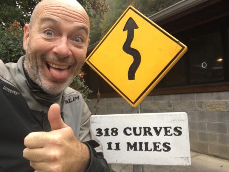 These inappropriate road signs will instantly brighten your Monday