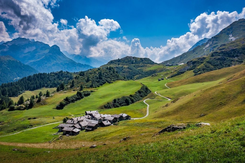 10 things you need to see when touring in Switzerland
