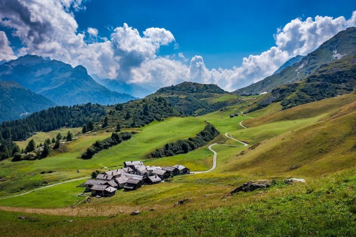10 things you need to see when touring in Switzerland