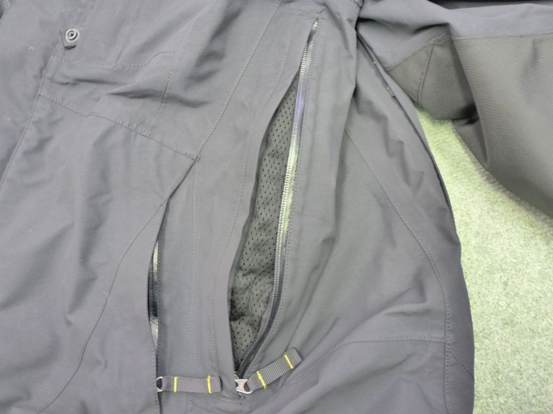 Klim side vent and pocket - Adventure Bike Rider