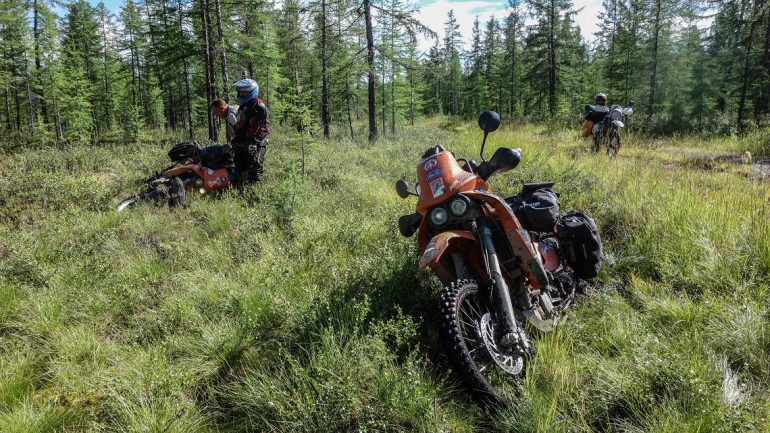 The Old Summer Road - Adventure Bike Rider